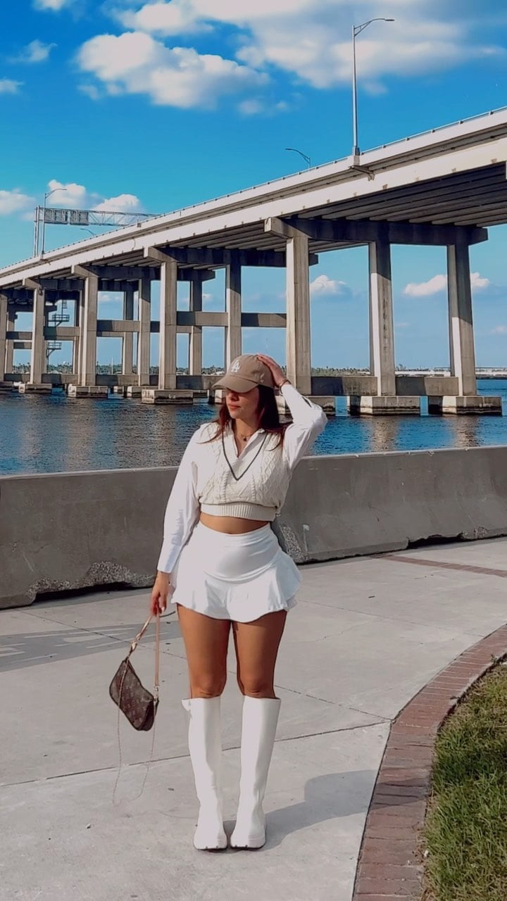 Ariana Valentina: The British Sensation 🌟 - Pachn