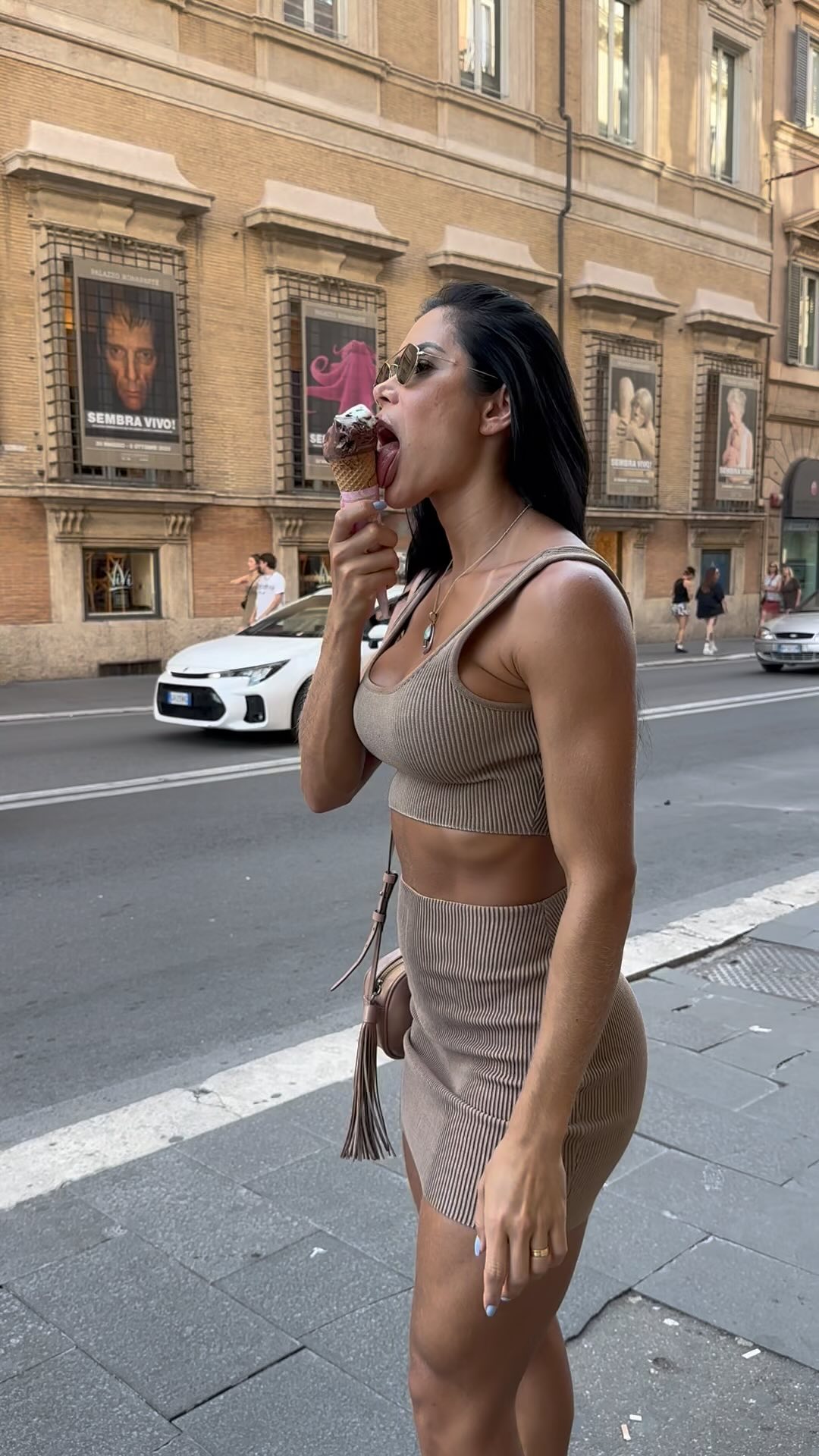 Indianara Jung: The Brazilian Beauty with a Global Vision 🌺🇧🇷 - Pachn