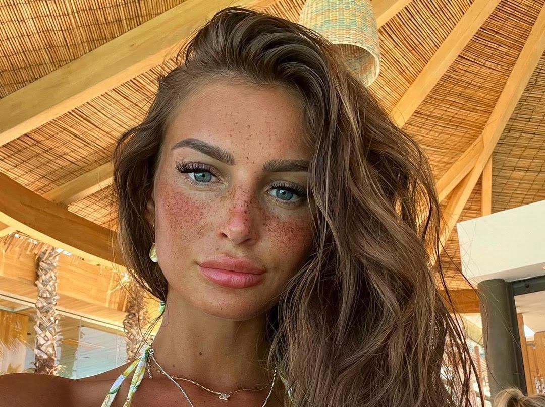 Maddy Cheary: The British Gem of Social Media 🇬🇧💎 - Pachn